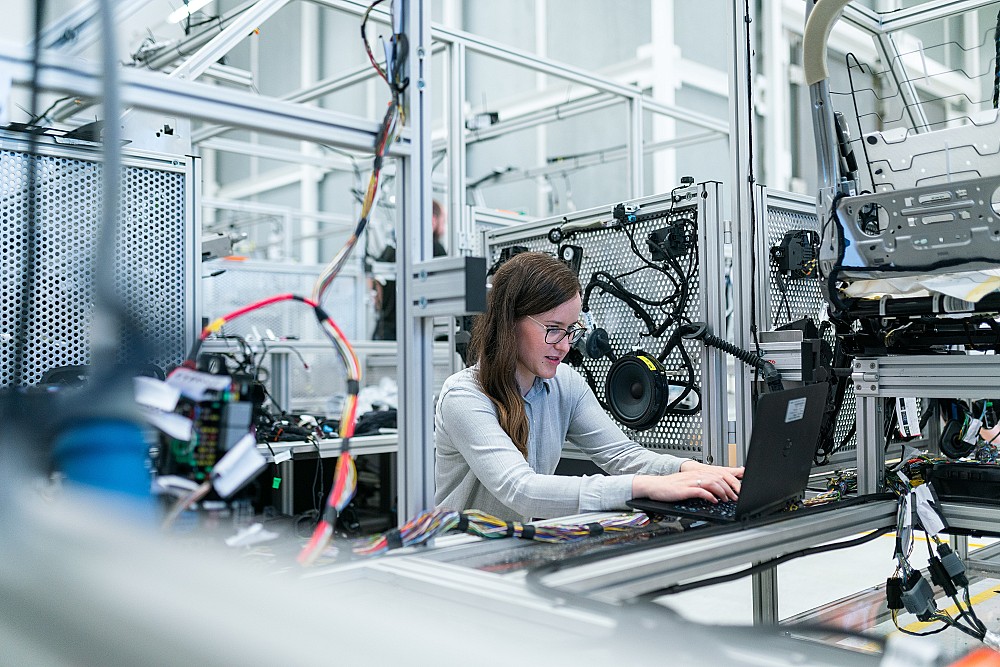 Understanding the Distinction: Staff Engineer vs. Senior Engineer